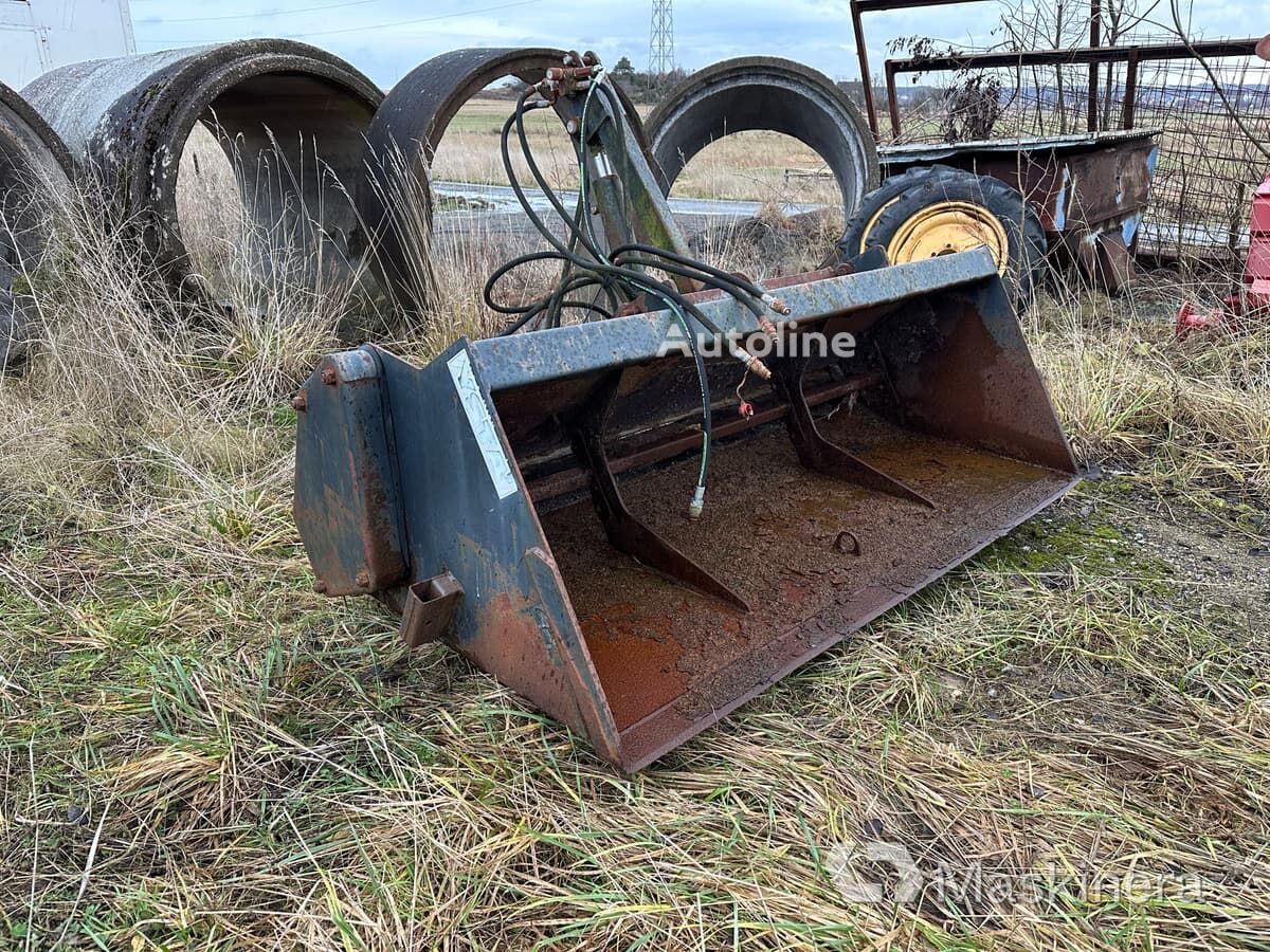Prodaje se YSTA nošeni rasipač peska na aukciji