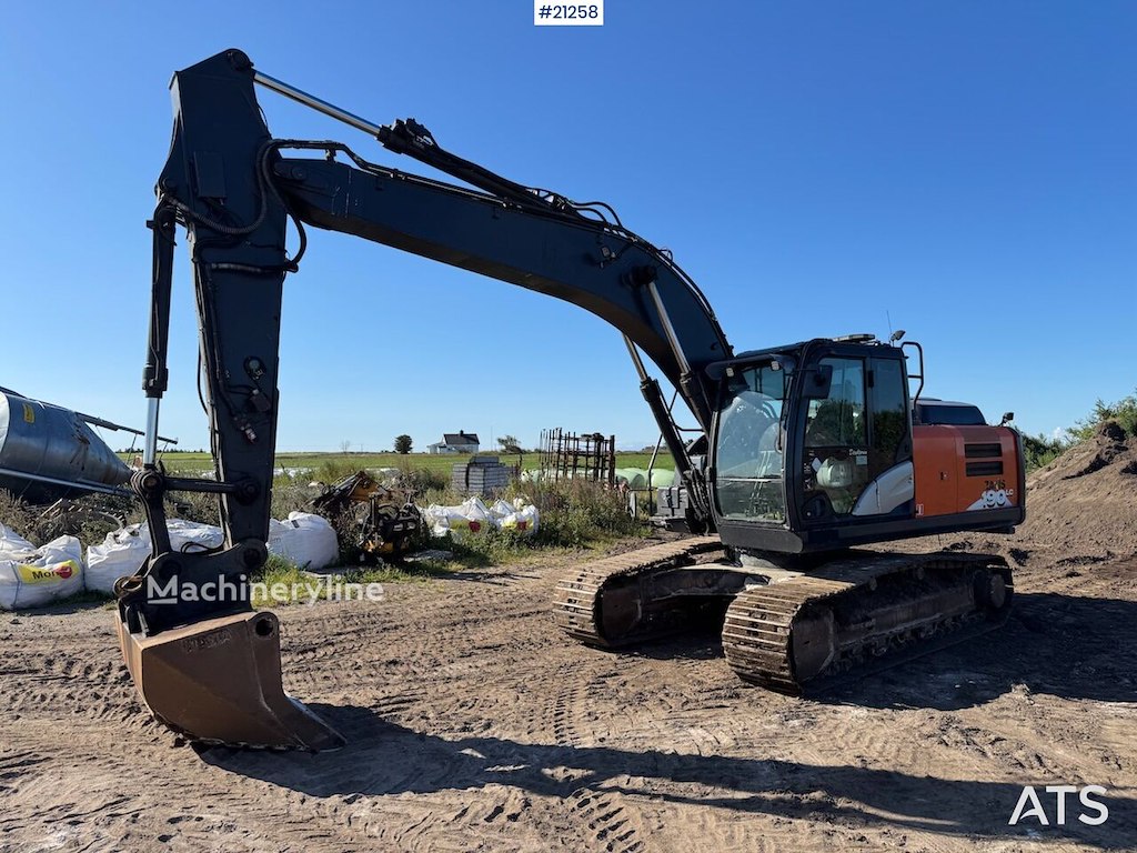 Hitachi ZX 190 LC-6 med Engcon rototilt og graveskuffe bager guseničar