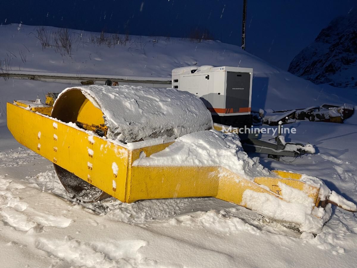 Prodaje se Dynapac CK 51 Slepevals vučeni valjak na aukciji