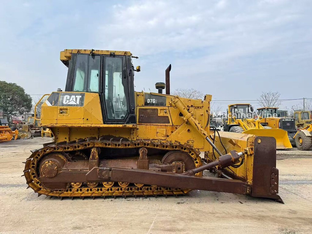 Caterpillar D7G-2 buldožer