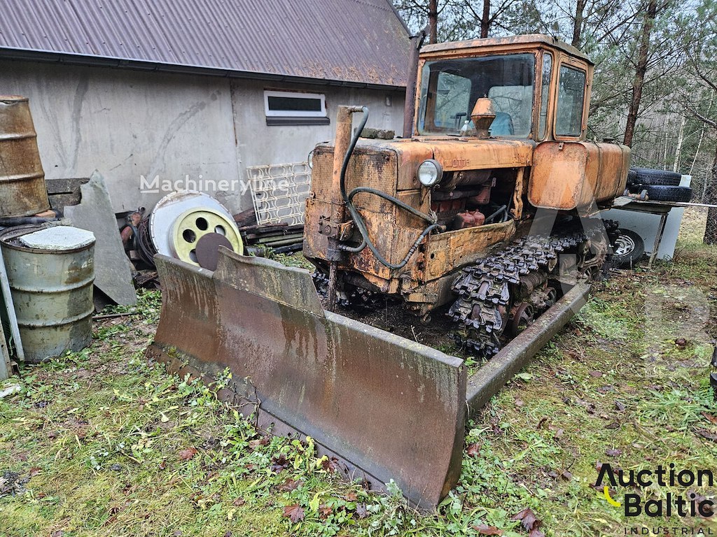 Prodaje se DT 75 buldožer na aukciji