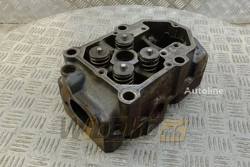 Deutz 04613129 glava cilindra