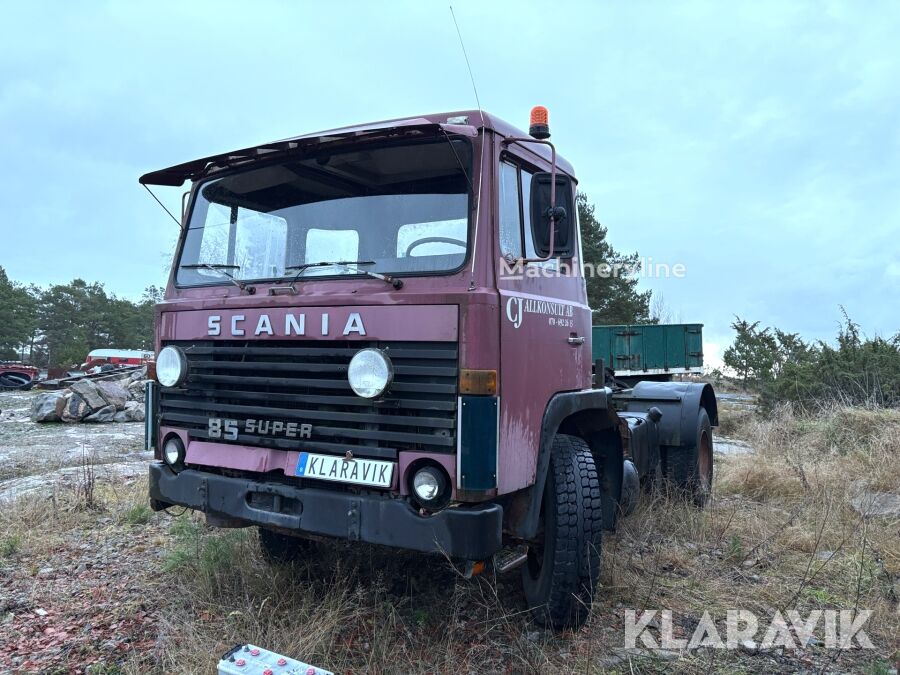 Prodaje se Scania 85 Super makazastu platformu na aukciji