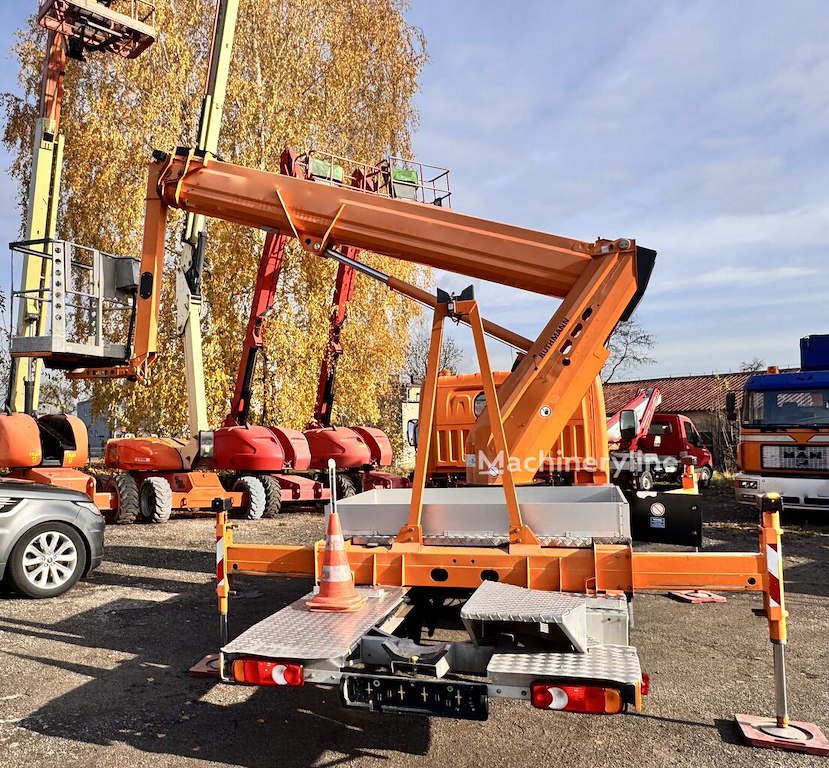 Nissan Rezerwacja. auto dizalica s korpom