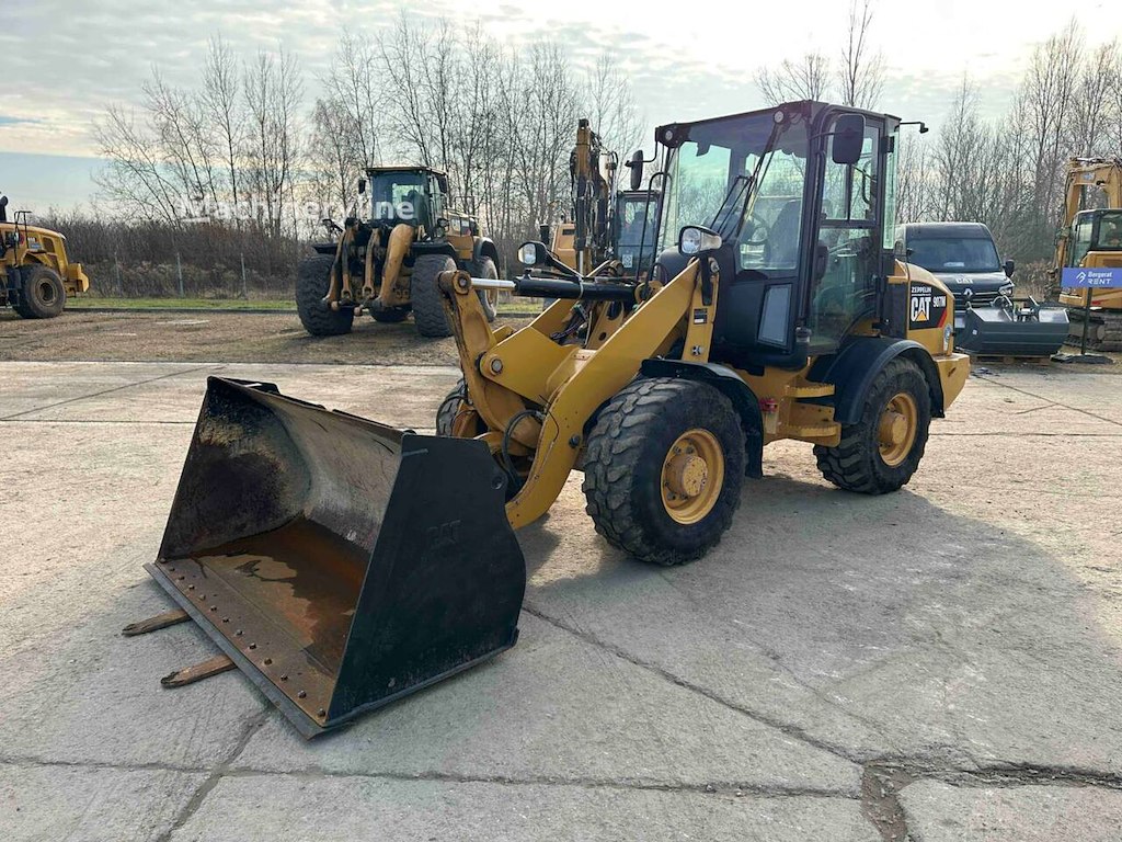Caterpillar 907M prednji utovarivač