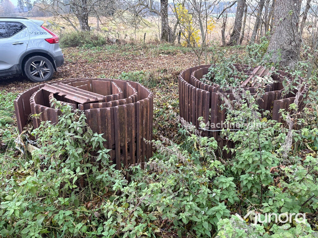 Prodaje se Volvo metalnu gusenicu za bagera na aukciji
