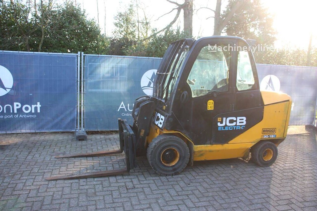 Prodaje se JCB 30-19E teleskopski utovarivač na aukciji