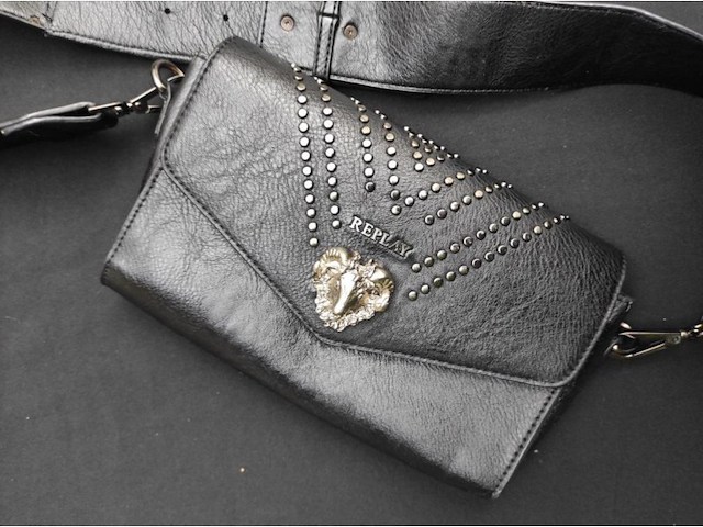 Replay crna crossbody torba sa metalnim ovnom