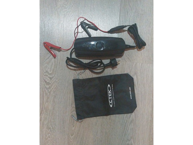 CS One ctek punjač 12v /8A