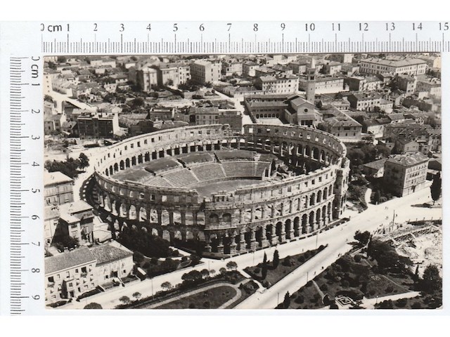Pula, Arena
