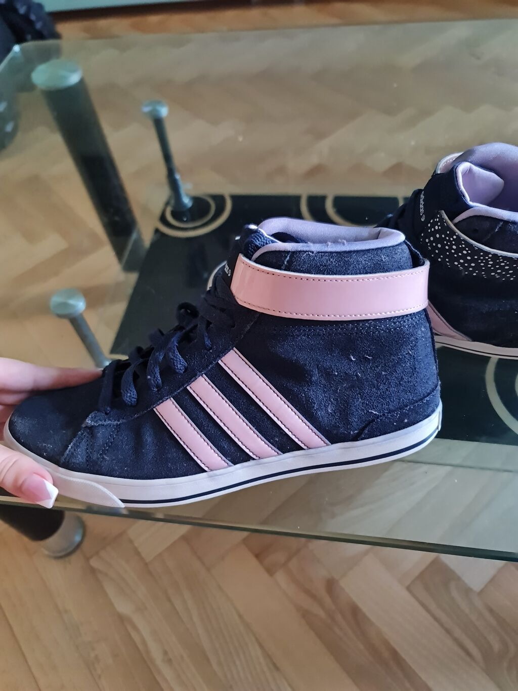 Adidas, 39