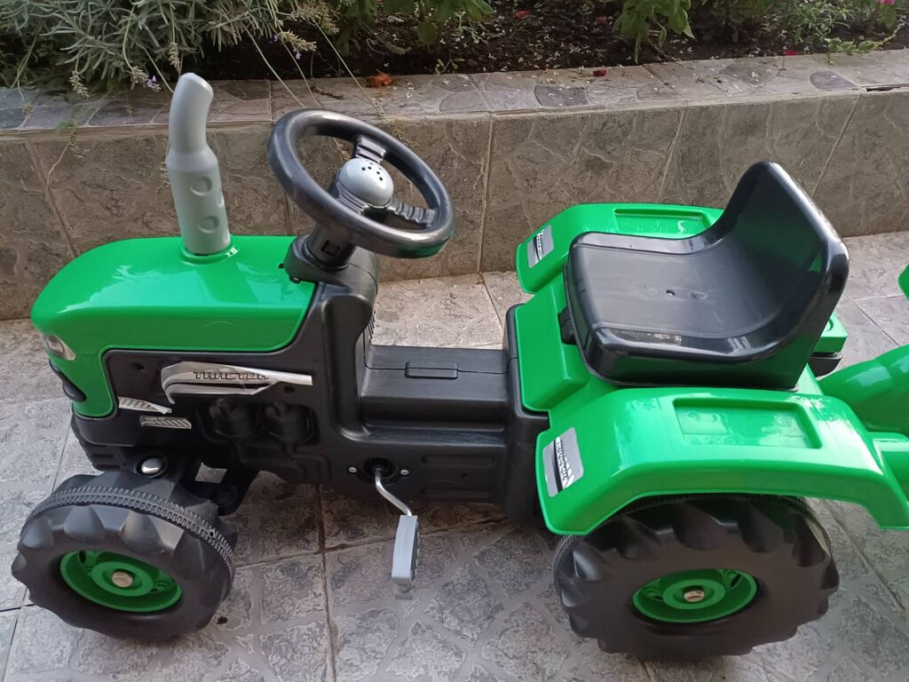 Traktor na pedala, jako malo koriscen