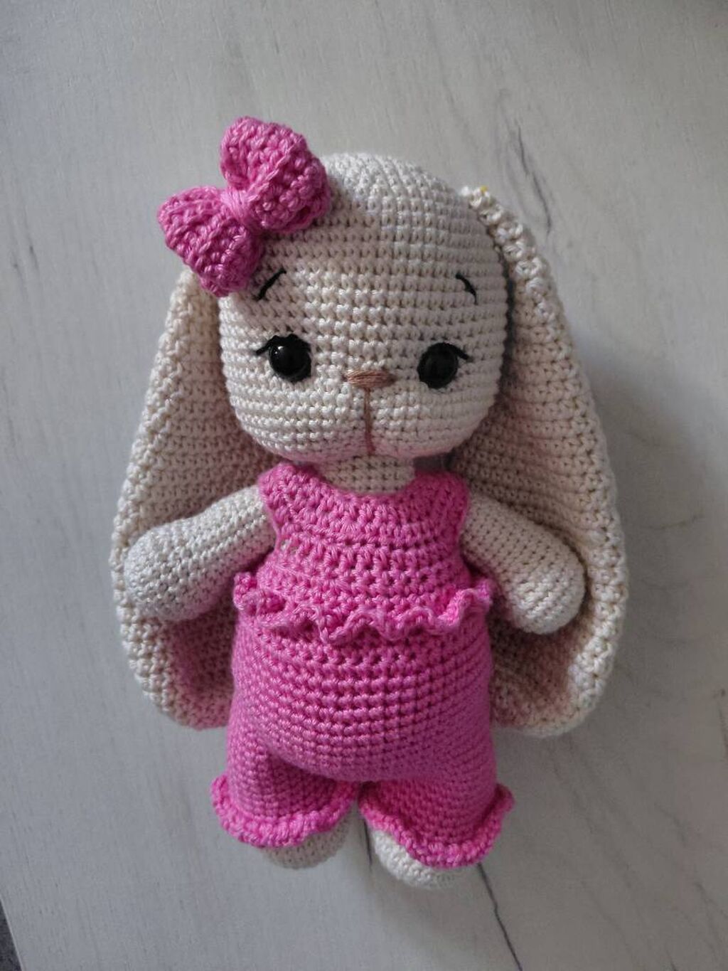 Ručno heklana igračka – zeka sa dugim ušima - Tehnika: amigurumi