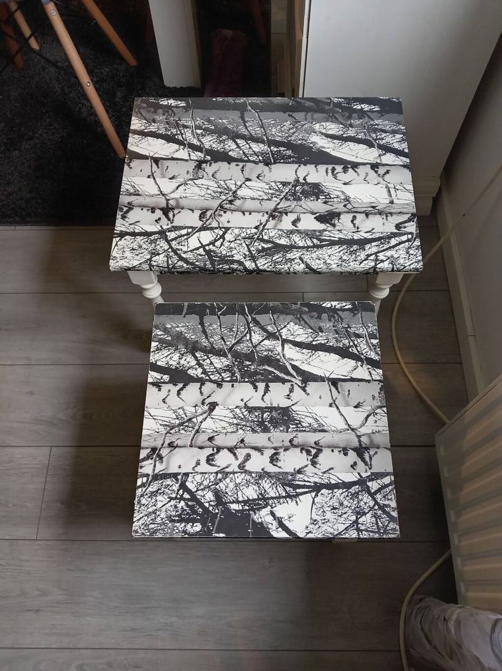 Na prodaju oba stočića sa slika za 1000 din