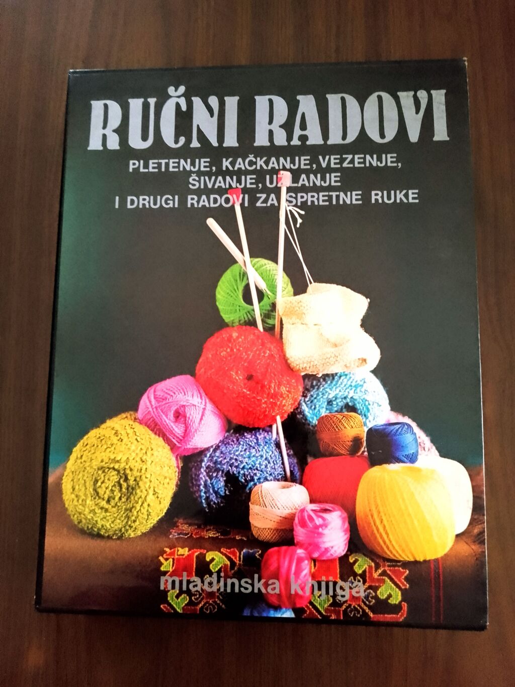 RUČNI RADOVI – komplet priručnik i uzorci (Mladinska knjiga)