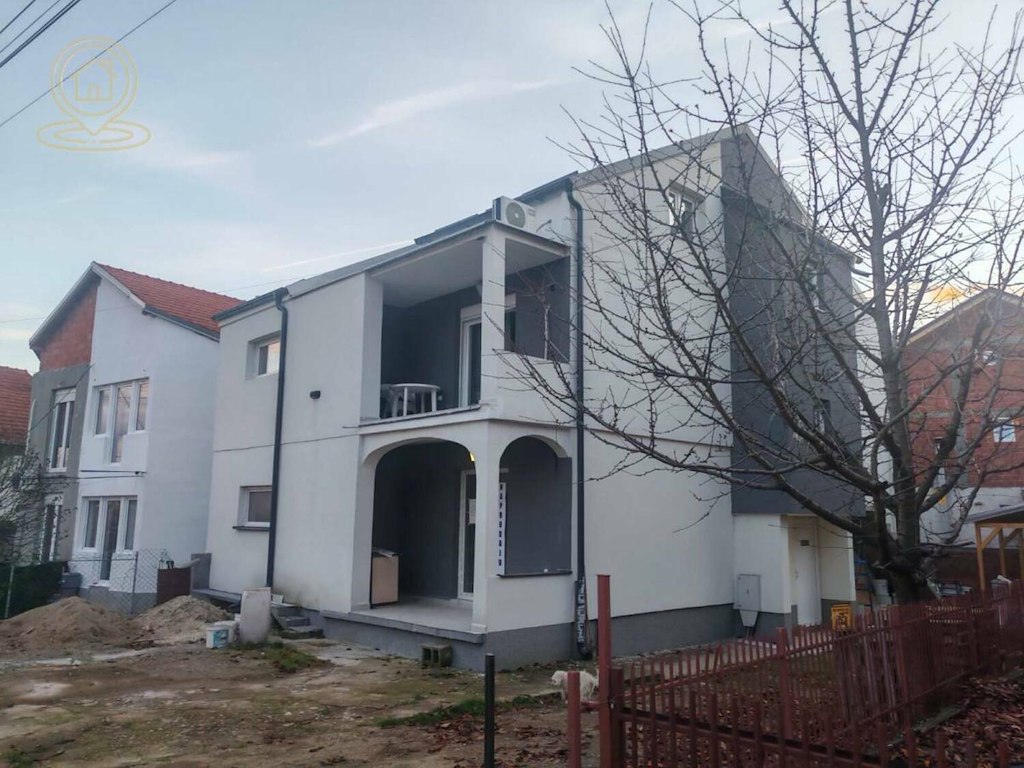 Na prodaju troiposoban stan površine 98 m² po ceni od 125.000 €