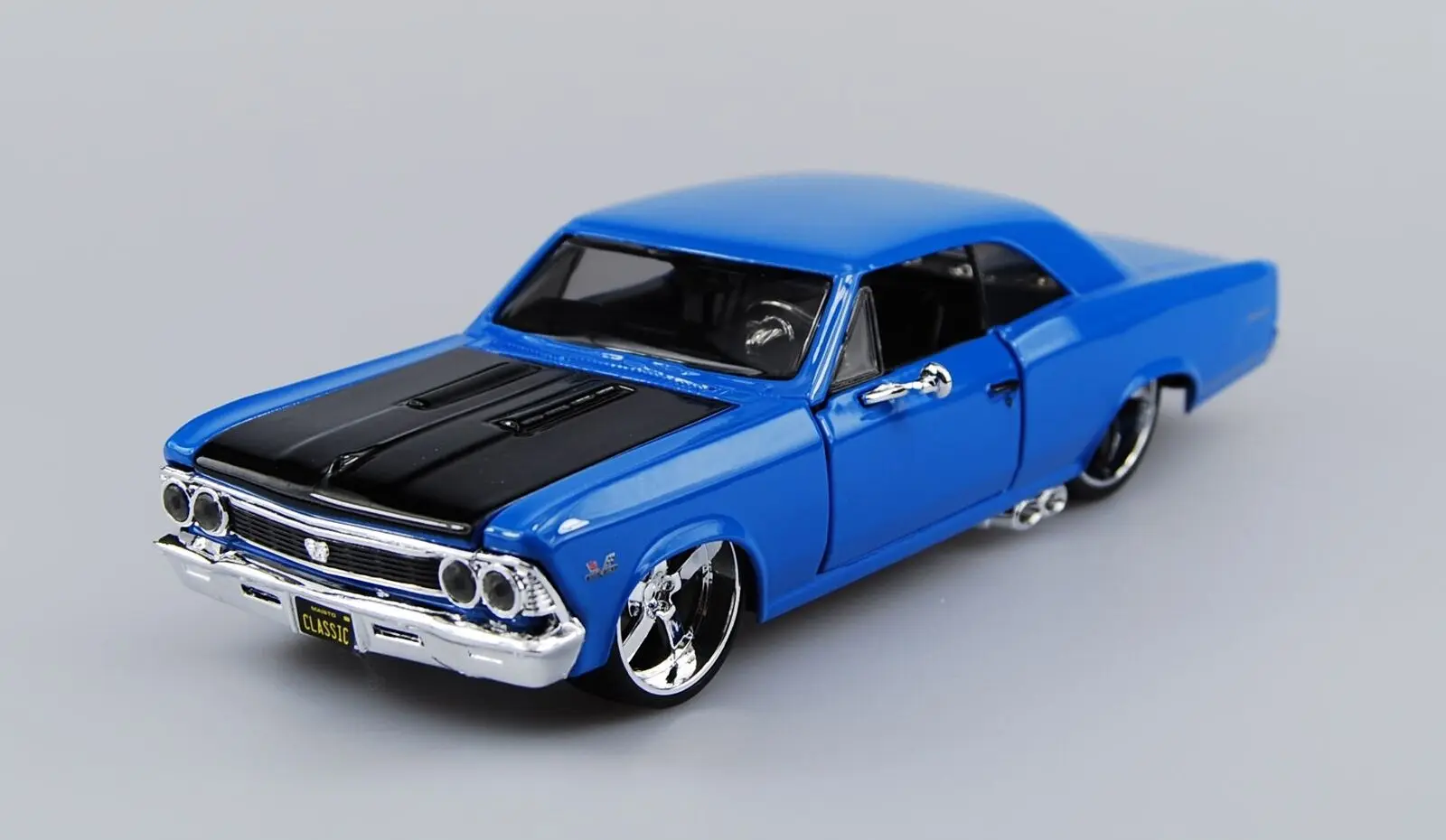 MAISTO Metalni model autića 1:24 Classic Muscle-Chev 31333 plavi