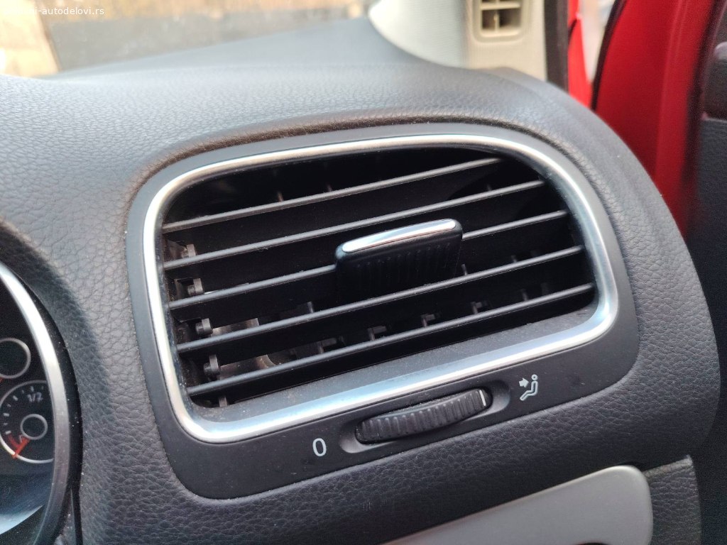 Golf 6 ventilacija na tabli Originalni delovi Moguca ugradn