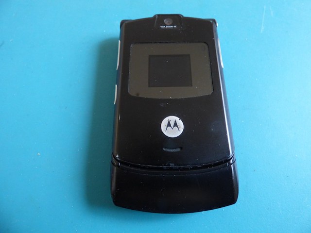 MOTOROLA  V3  - neispravan za delove ili popravku