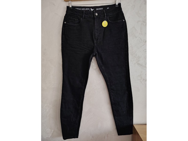 Skinny pantalone vel 44 NOVO