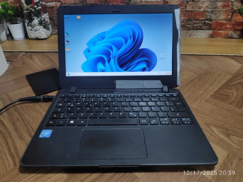 Acer travelMate B117