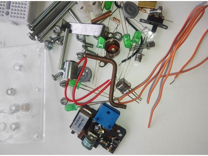 Lot 2 elektronskih delov itd