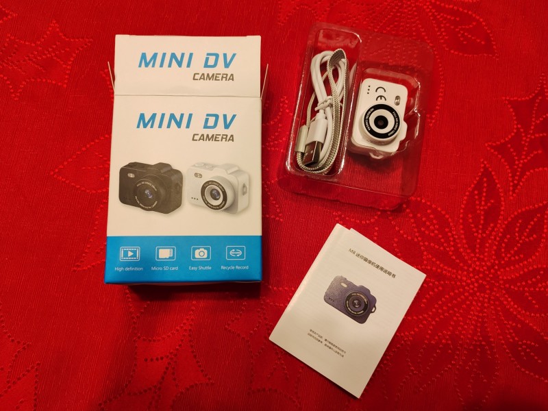 MINI BELI DIGITALNI FOTOAPARAT (NOVO)