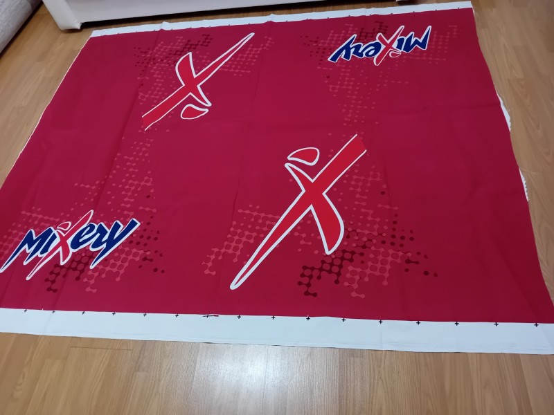 cirada platno crvena 1,90x1,62m kao nova