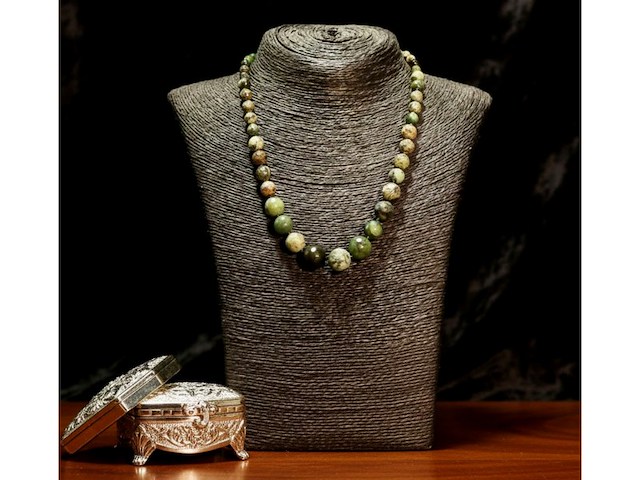 OGRLICA OD ZADA – FASETIRANE GRADIRANE PERLE