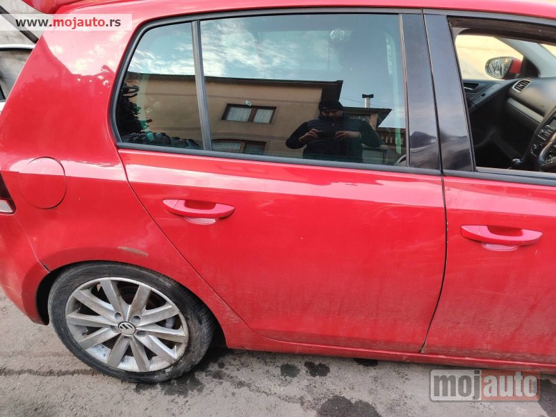 Golf 6 zadnje desno staklo fabrički zatamljeno Originalni delovi Moguca ugradnja delova Alfa Romeo 147-156-166-159-GT-MiTo-Giulietta Fiat bravo 2 - croma -grande punto -multipla 2 -punto 3 -stilo-...