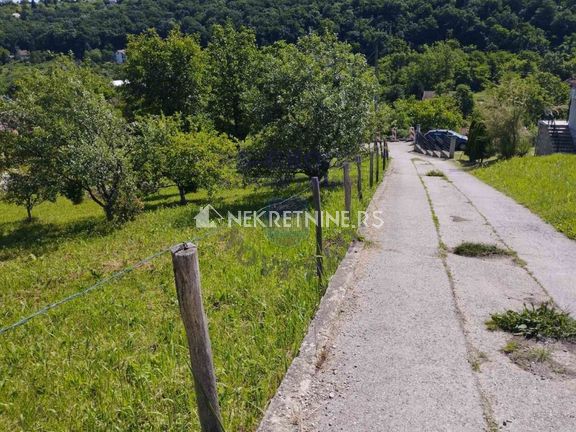 1670m2 na Paragovu,građevinsko zemljište
