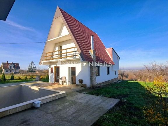 Kuća sa bazenom 106 m², 10 ari, Dren, Obrenovac, 120.000€