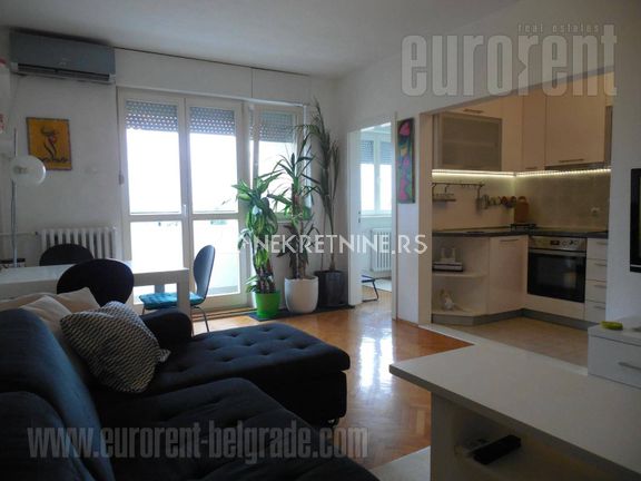 #40464, Izdavanje, Stan, CRVENI KRST, 600 EUR