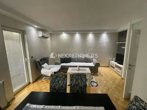 Kirovljeva, Banovo brdo, izdaje se lep, kompletno namešten 2.0 stan