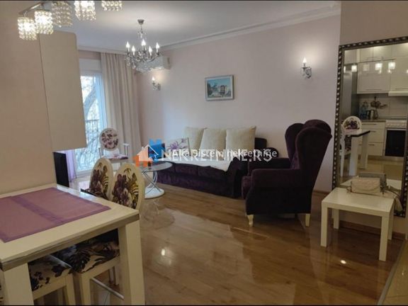 Vračar, Kalenić pijaca, 2.0 stan, 45m2, 700 EUR, ID 44324