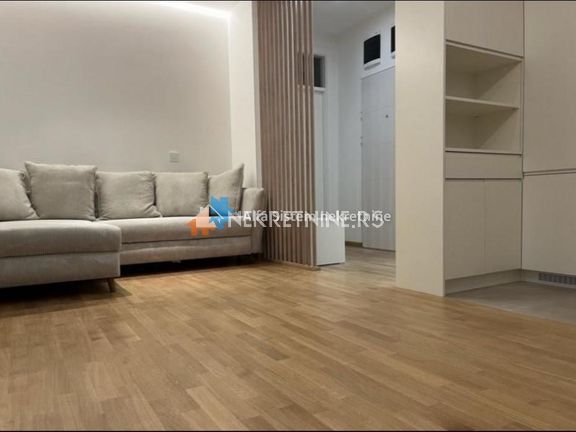 Zemun, Karadjordjev trg, 2.5 stan, 64m2, 1100 EUR, ID 52754