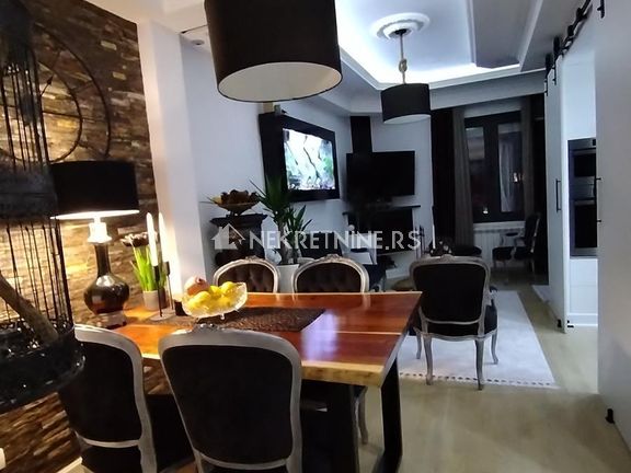 #49845, Izdavanje, Stan, CRVENI KRST, 1200 EUR