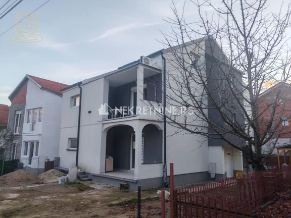 Na prodaju troiposoban stan površine 98 m² po ceni od 125.000 €