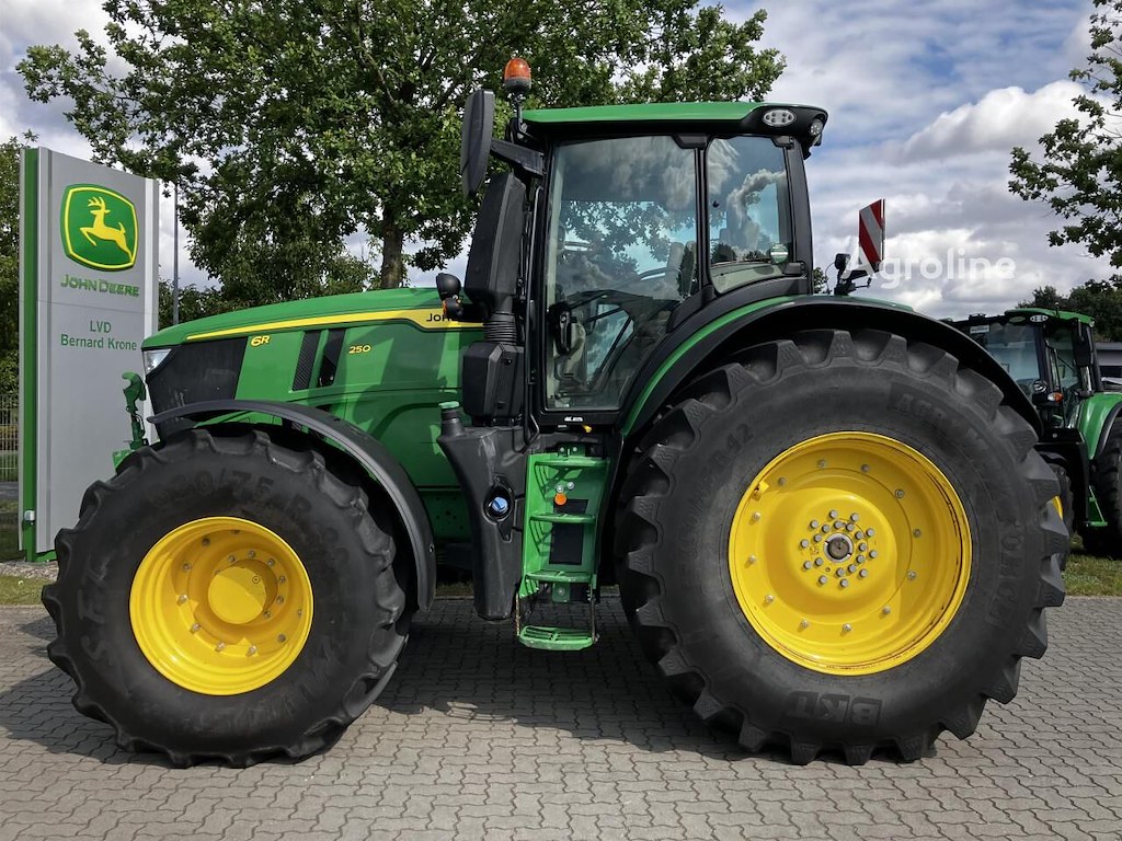John Deere 6R 250 traktor točkaš