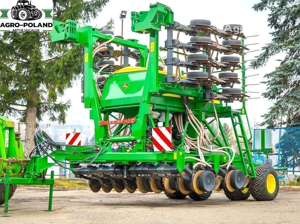 John Deere 750A pneumatska precizna sejalica