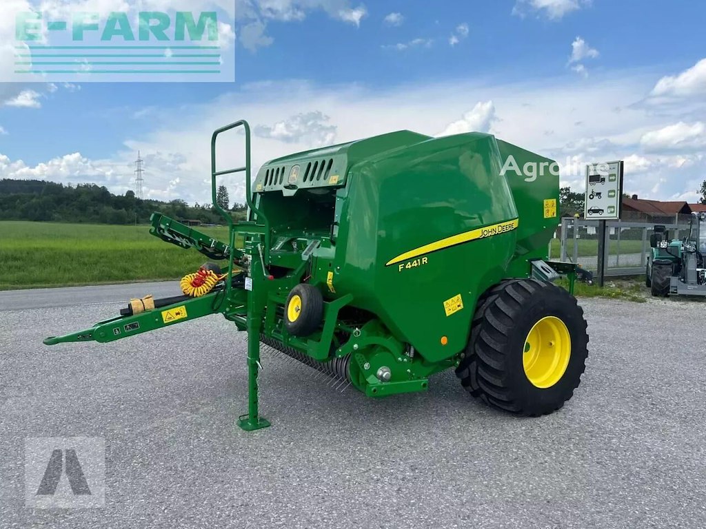 John Deere f441r balirka za četvrtaste bale