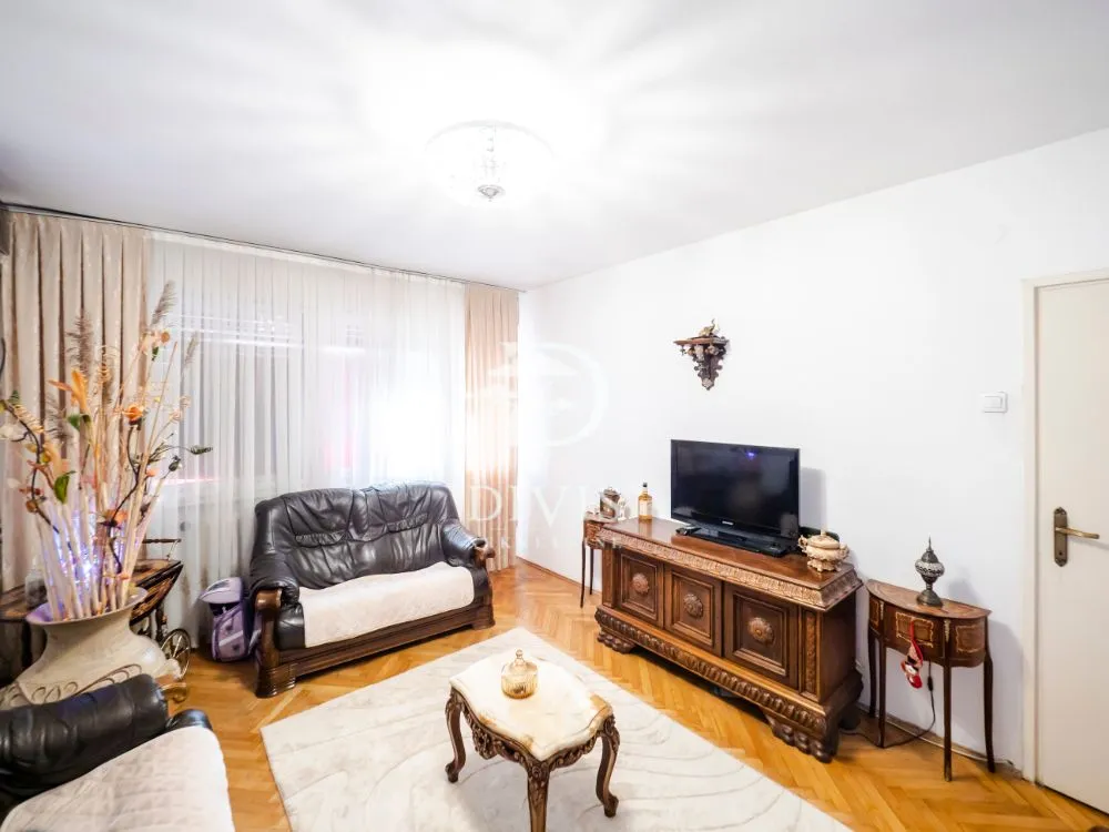 Prodaja, trosoban stan, 82m², Zemun Gornji Grad, Zemun Sve Podlokacije