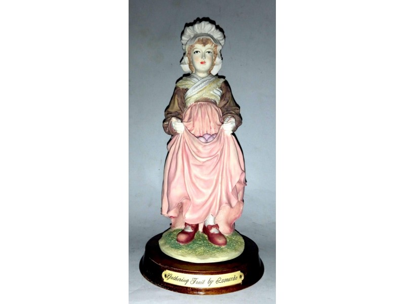 FIGURA - BISKVIT PORCELAN POSTOLJE DRVO 27cm