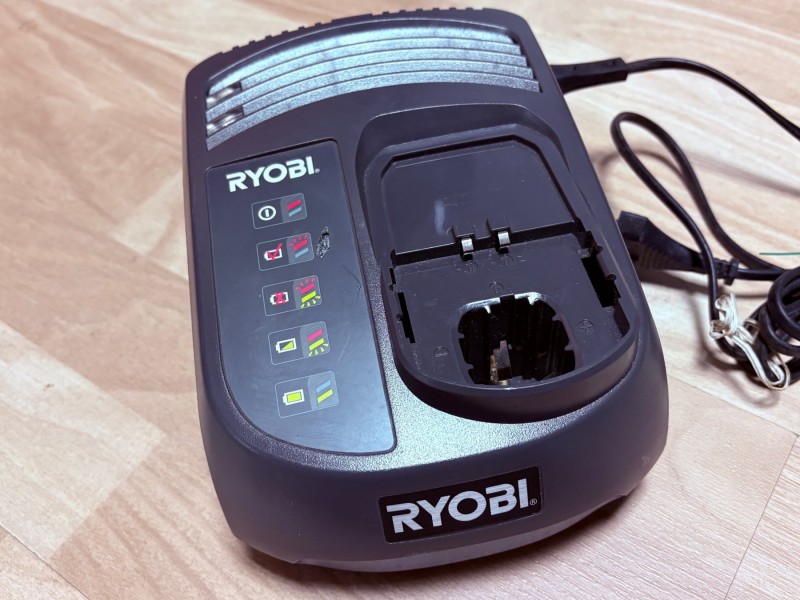 Ryobi brzi punjač 14-18V