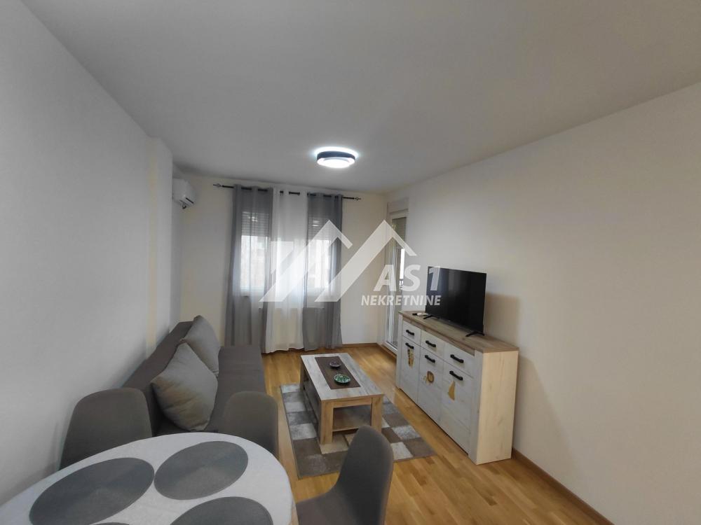 Izdajem LUX jednoiposoban stan u Square Gardenu !!! ID#4929 400 €