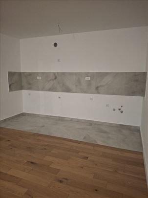 Odlična novogradnja u Sremčici, useljiv, 64 m2+53