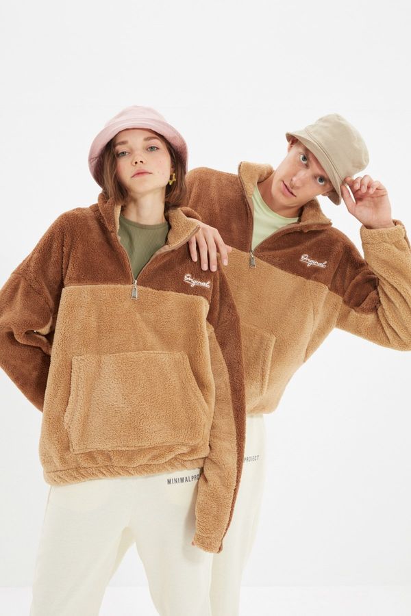 TRENDYOL CAMEL UNISEX OVERSIZE/WIDE-FIT COLOR BLOCK MINIMAL EMBROIDERY WARM PLUSH SWEATSHIRT
