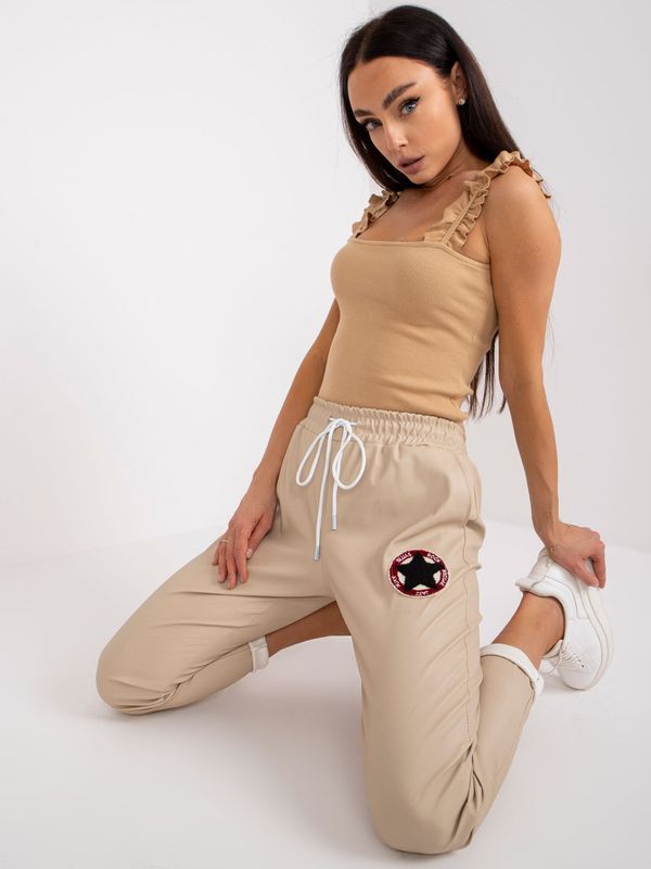 BEIGE TROUSERS MADE OF ECO-LEATHER WITH POCKETS OF LANA