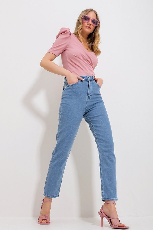 TREND ALAÇATI STILI WOMEN'S ICE BLUE FIVE POCKETS LYCRA MOM JEANS