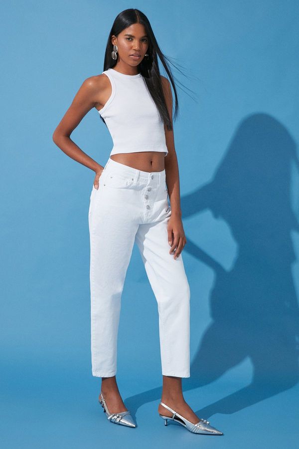 TRENDYOL WHITE BUTTONED FRONT HIGH WAIST MOM JEANS